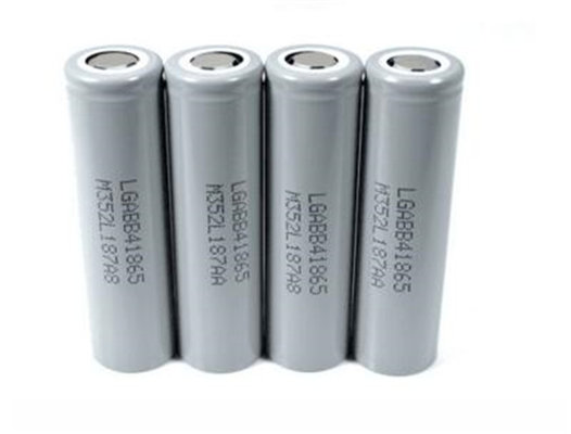 China High Energy Density Cylindrical Lithium Battery / 2600mah 3.7 V Battery , Gray Color supplier